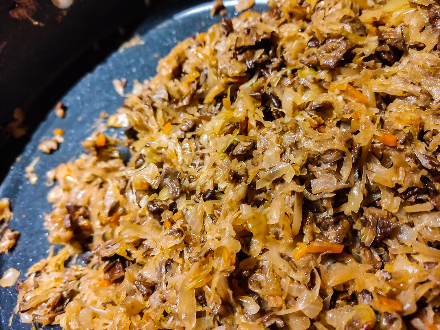 Farsz z kapusty kiszonej z grzybami na pierogi i strudla.